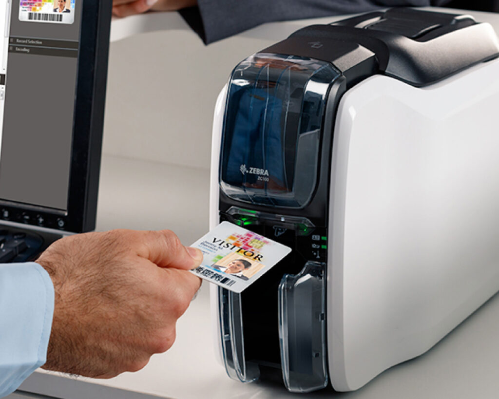 Impresora de Credenciales/Tarjetas Zebra ZC100 Full Color - Akuasul